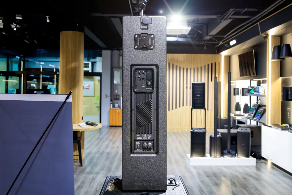 dBTechnologies INGENIA IG5TR ลำโพง Active 3x10 นิ้ว 2 ทาง
